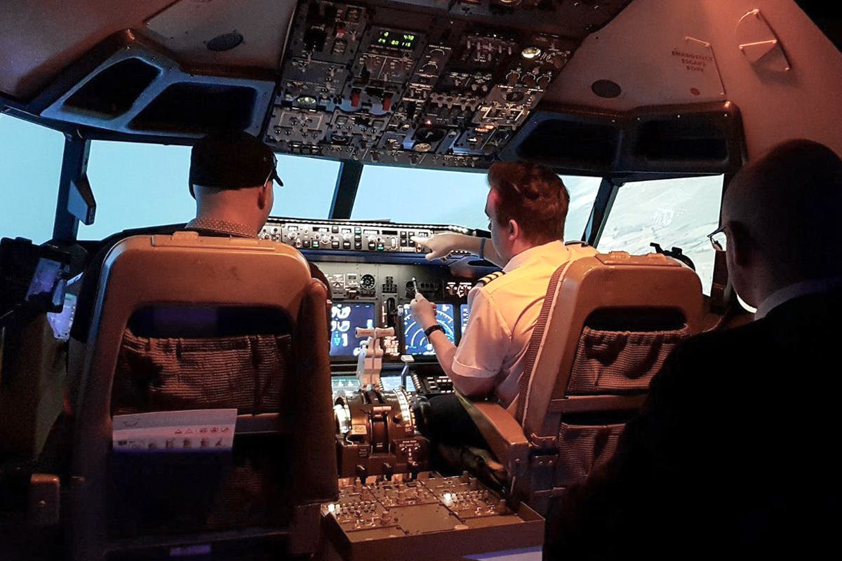 Flight Simulator Experience Aboard a Boeing 737 - 120 minutes | Virgin ...