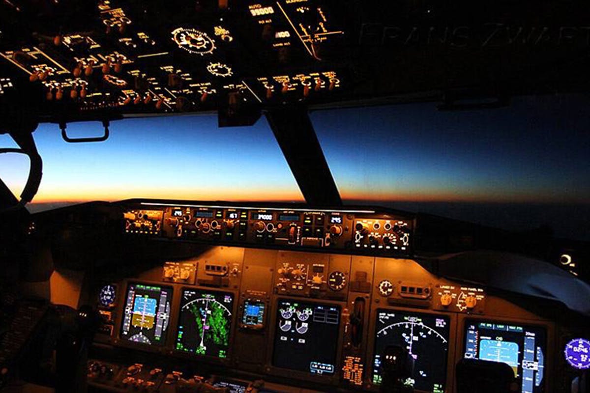 Flight Simulator Experience Aboard a Boeing 737 - 30 Minutes | Virgin ...