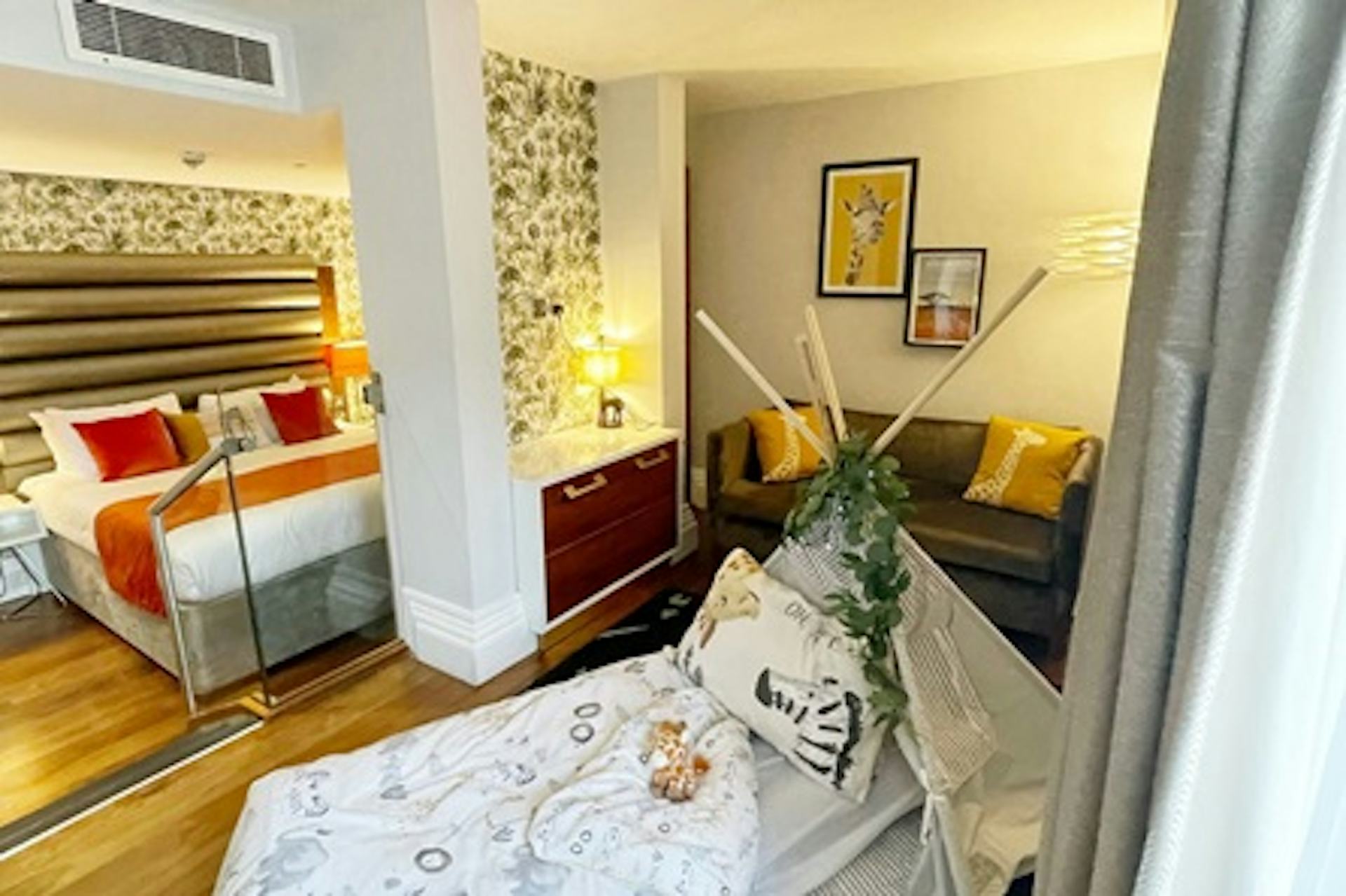 Family Visit to Edinburgh Zoo with Overnight Stay