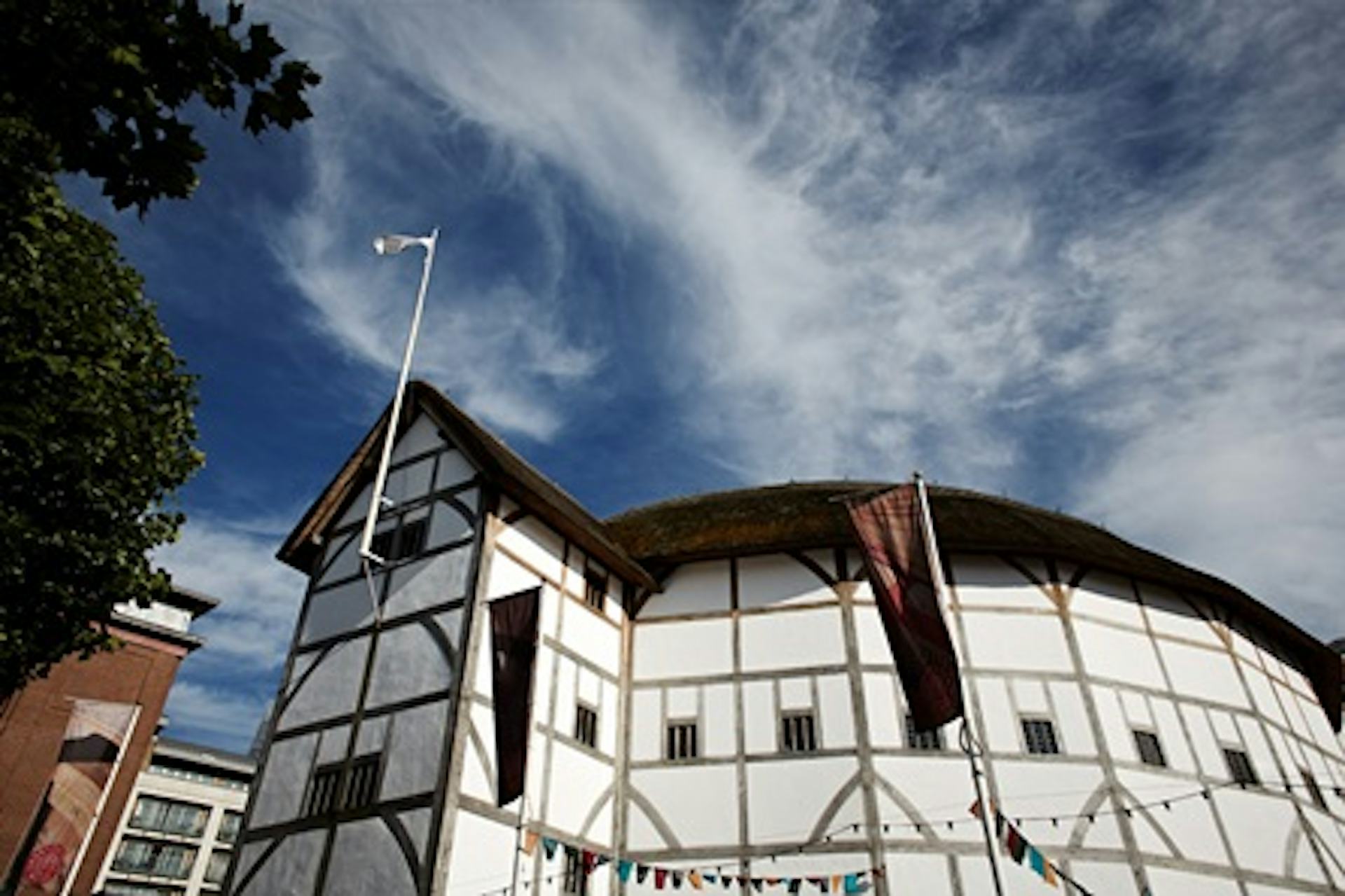 Guided Tour of Shakespeare's Globe Theatre for Two - Virgin Experience Days